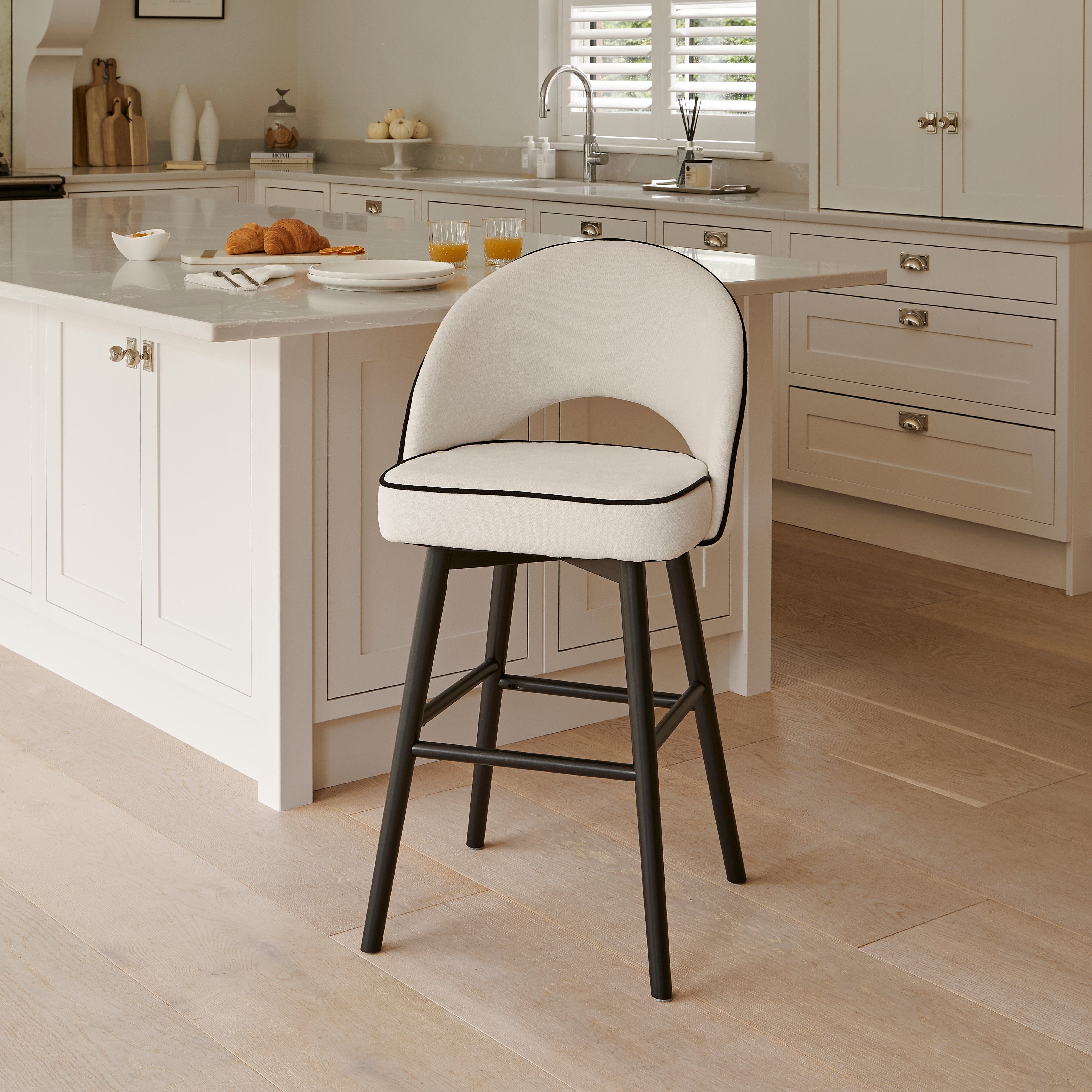 White bar stools with black legs store