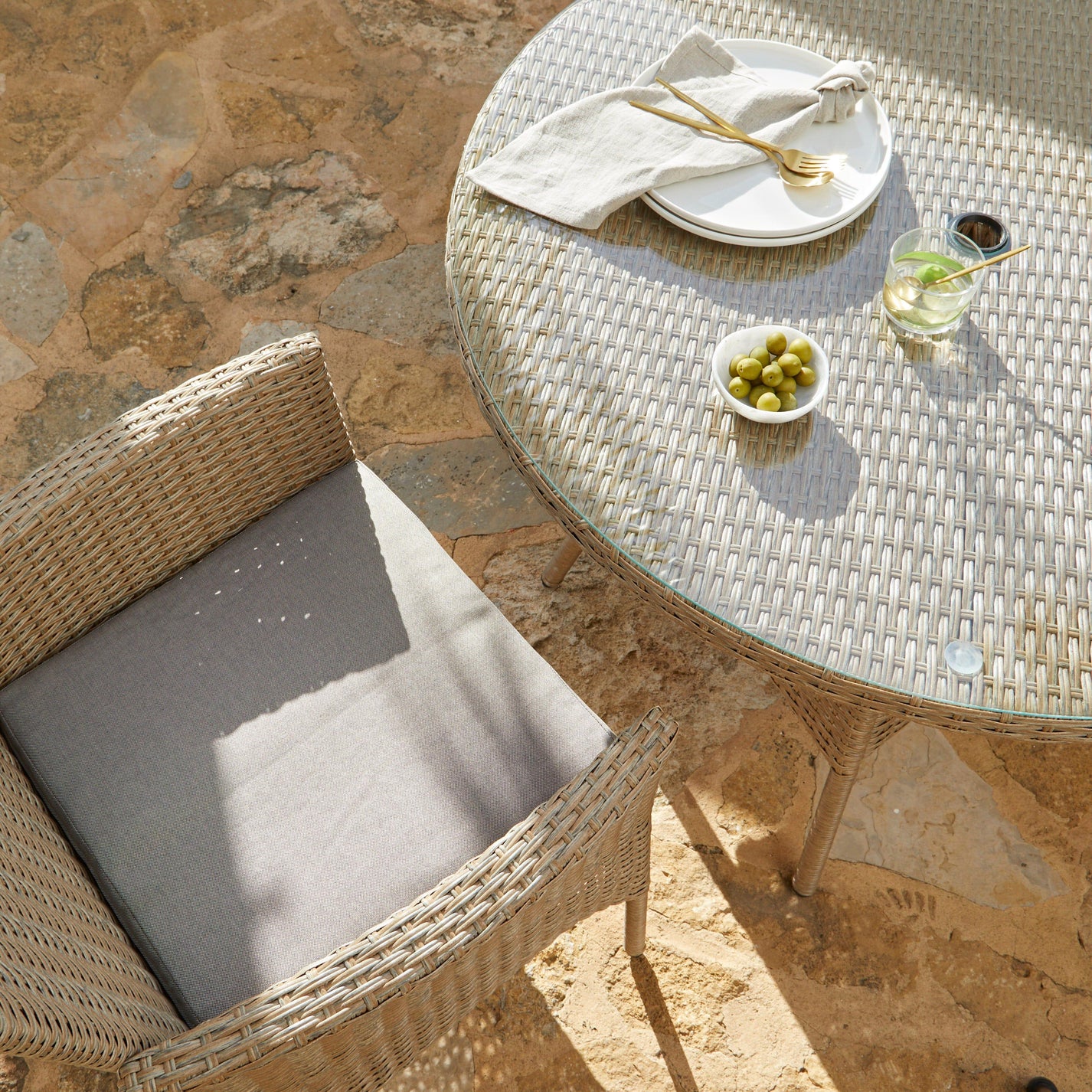 Kemble 4 Seater Rattan Round Garden Dining Set with Cream LED Premium ...