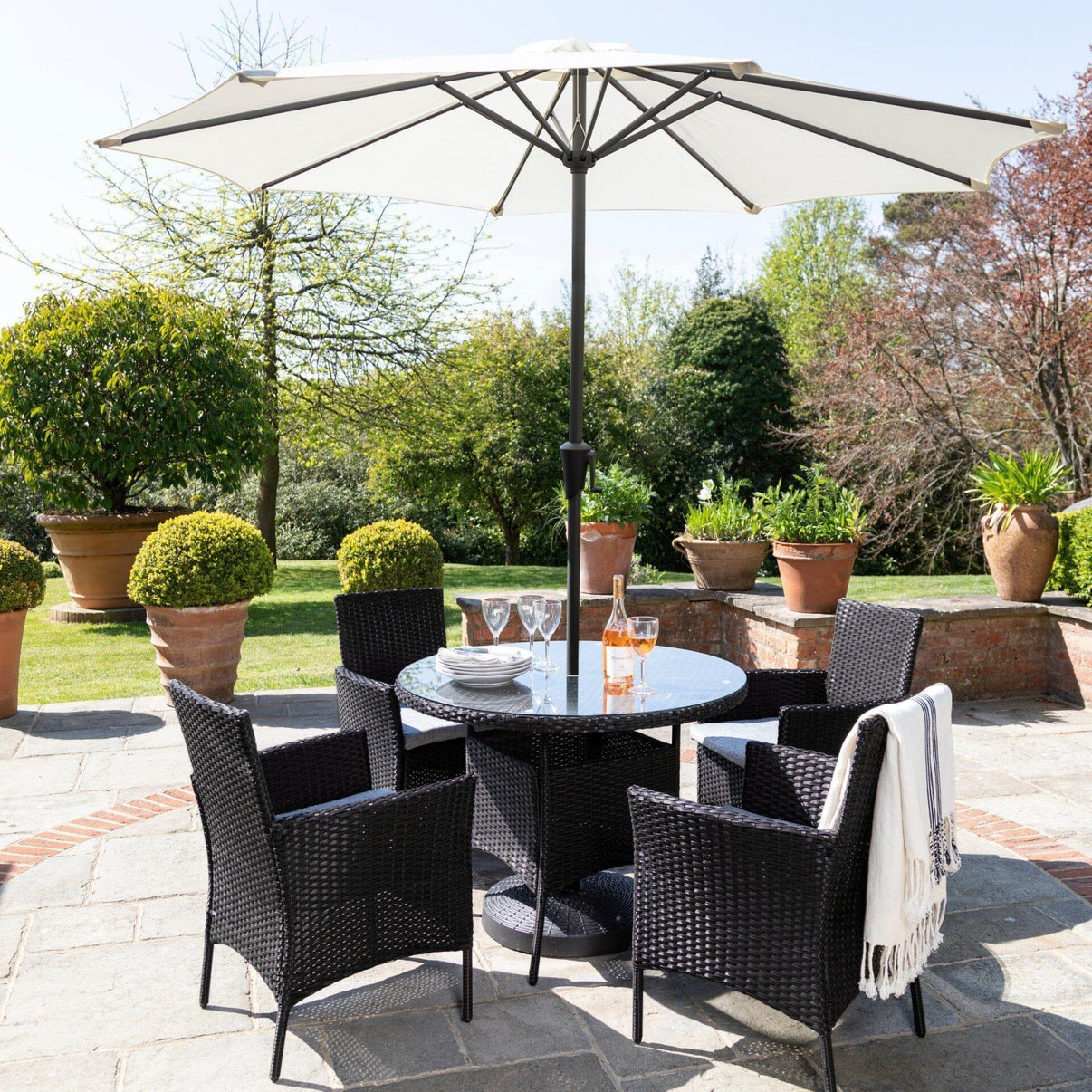 Kemble 4 Seater Rattan Round Garden Dining Set with Cream Parasol - Bl ...
