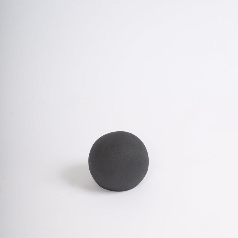 Kelton 9cm Ceramic Ball Ornament - Black – Laura James